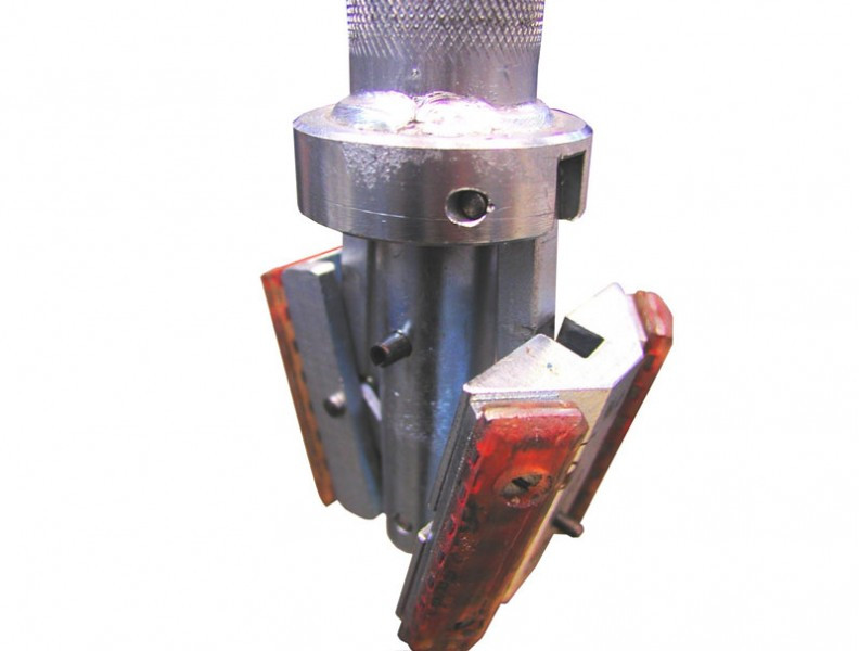 GRIPPER WITH INTERNAL GRIPPING FOR CYLINDRICAL SURFACE - HAND OPERATED ...