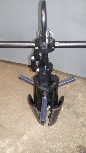 GRIPPER WITH INTERNAL GRIPPING FOR CYLINDRICAL SURFACE - HAND OPERATED ...